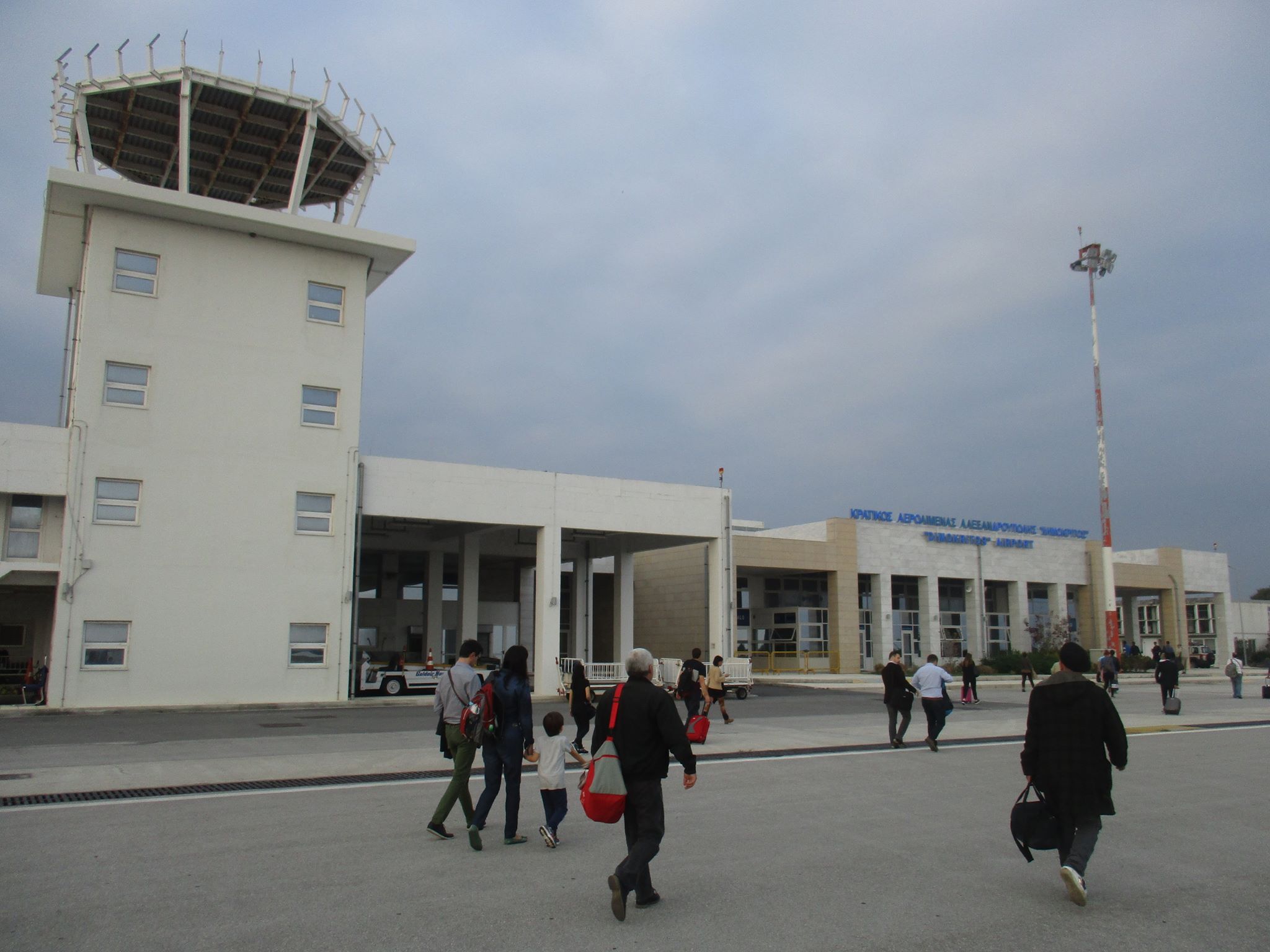 Επανακάμπτει –μερικώς- η κίνηση στο αεροδρόμιο «Δημόκριτος» - Η ΓΝΩΜΗ