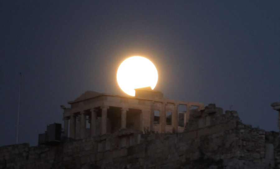 Η οπτική απάτη του αυγουστιάτικου φεγγαριού και άλλοι μύθοι - Η ΓΝΩΜΗ
