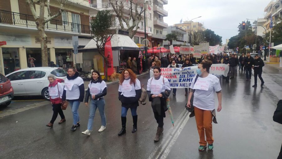 Δύο συγκεντρώσεις και πορείες, αρκετός ο κόσμος στους δρόμους της ...