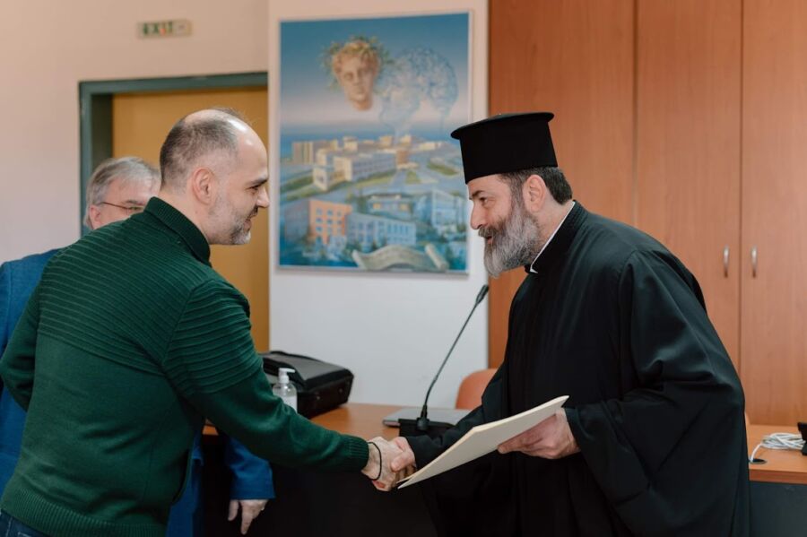 Aναγόρευση π. Βασιλείου Κολέτσα σε Διδάκτορα της Νευροχειρουργικής ...