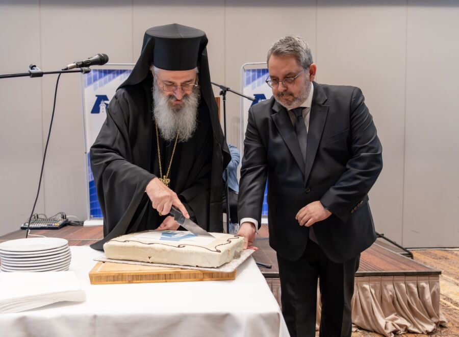 Σε εορταστικό κλίμα πραγματοποιήθηκε η κοπή πίτας της δημοτικής ...