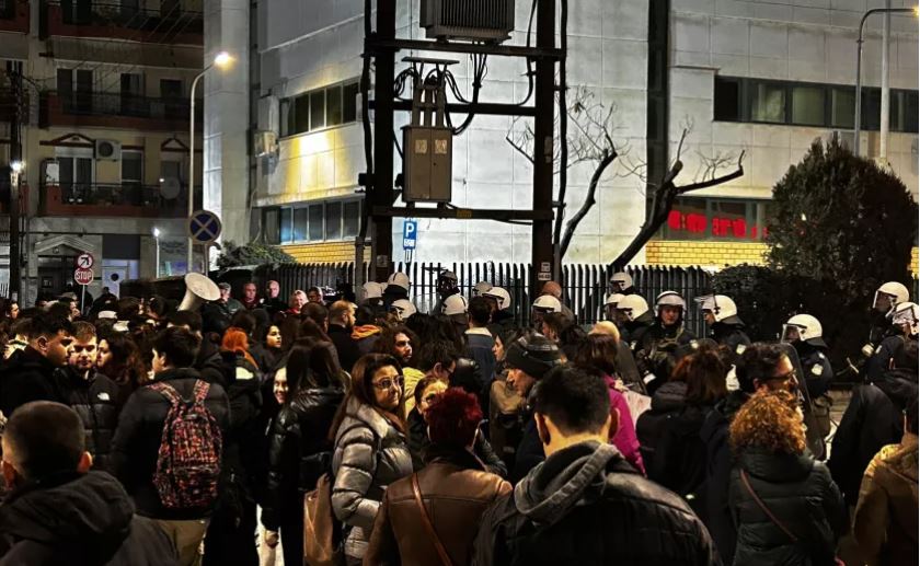 Κατάληψη Νομικής Κομοτηνής: Ελεύθεροι όλοι οι προσαχθέντες φοιτητές - Η ...